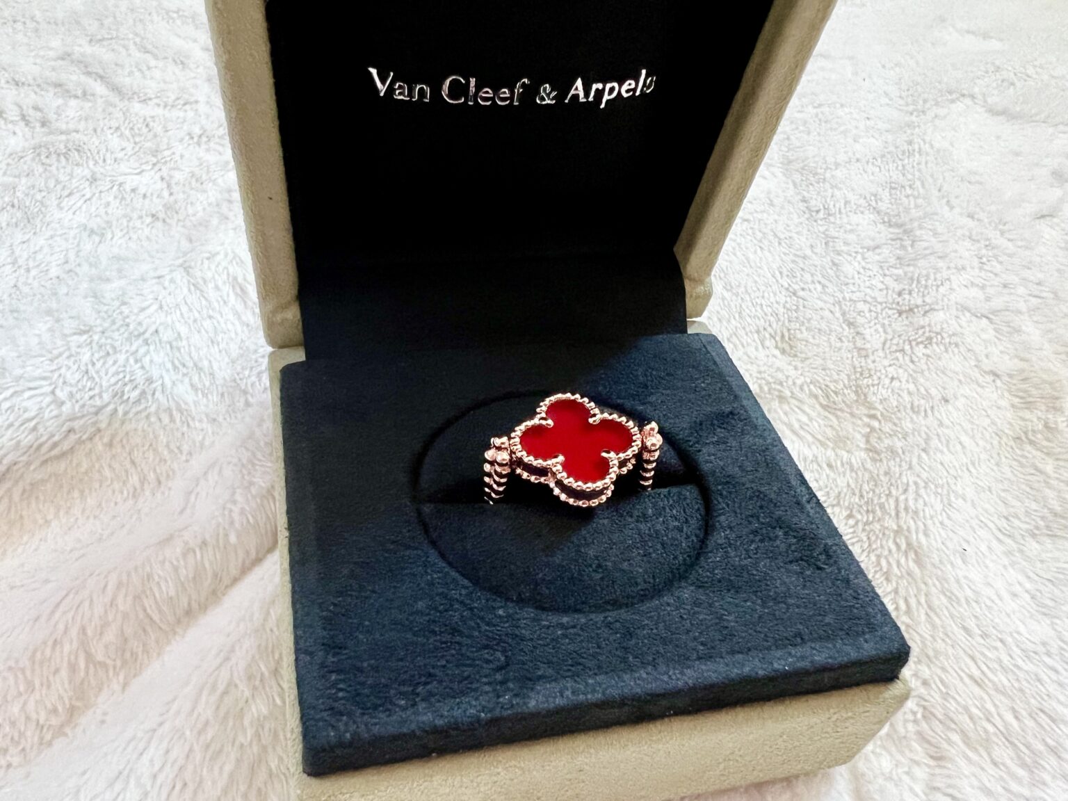 【新作】VCAのアルハンブラリバーシブルリングを買ってみた【ヴァンクリーフ＆アーペル】